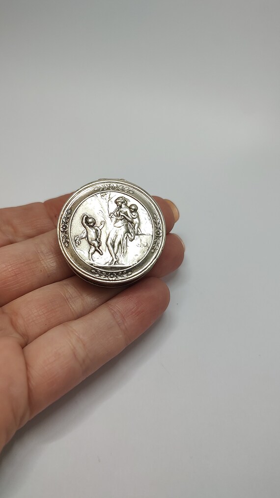 Rare Art Nouveau Solid Silver round pill snuff box,80… - Gem