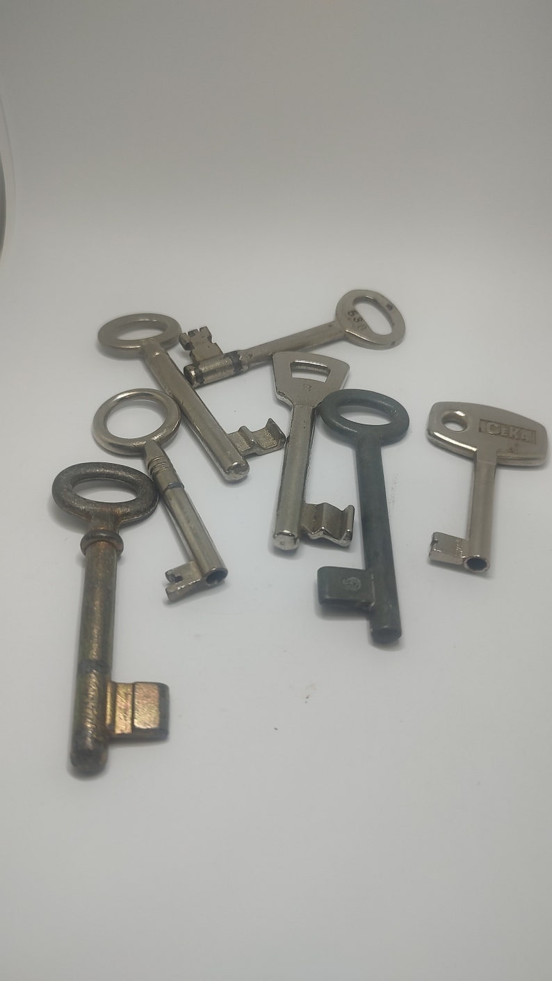 Bunch of Old Keys,vintage Metal Keys Set - Etsy