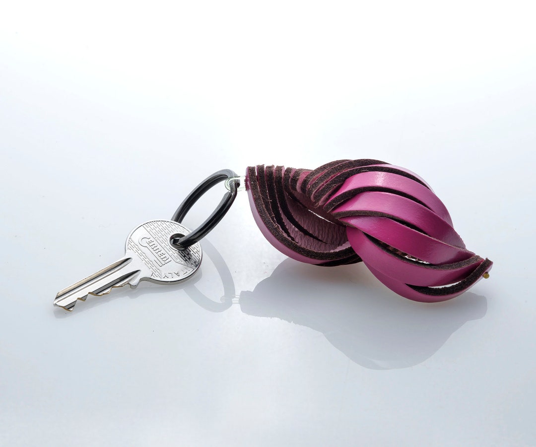 Pink Leather Keychain for Women, 3D Shell Form Keyring, Shell Inspired ...