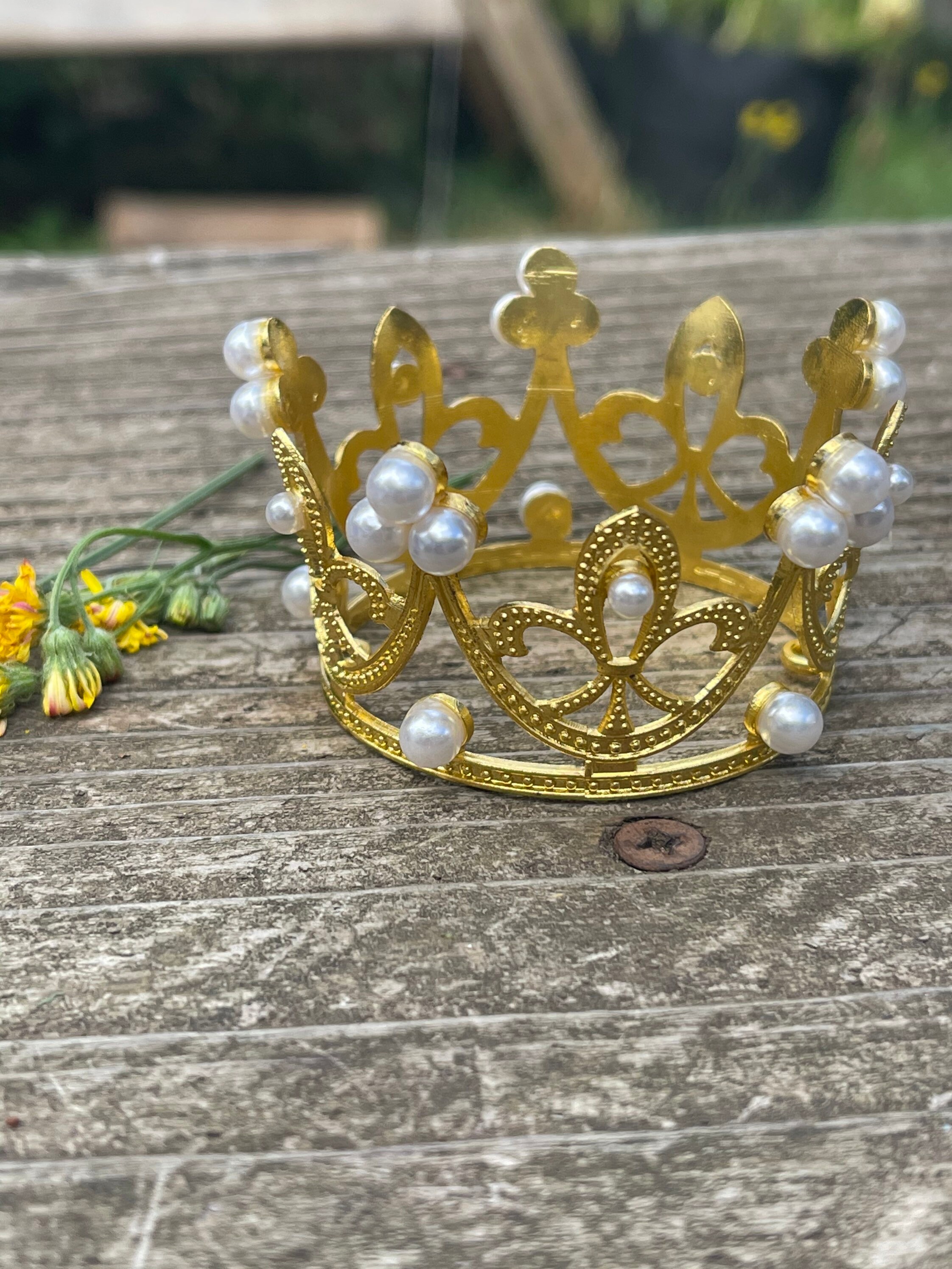 Crown Sphere Stand - Etsy