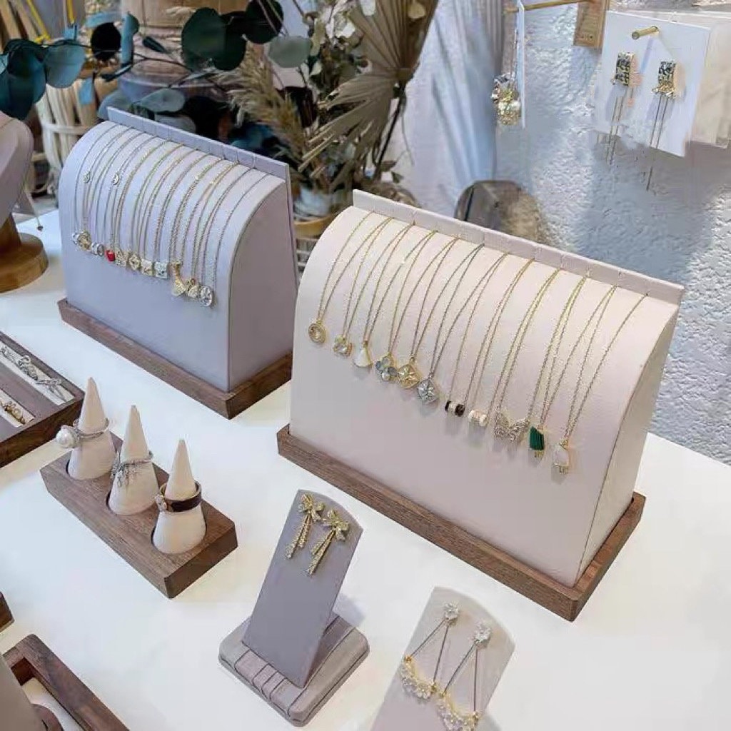 Unique Jewelry Store Displays