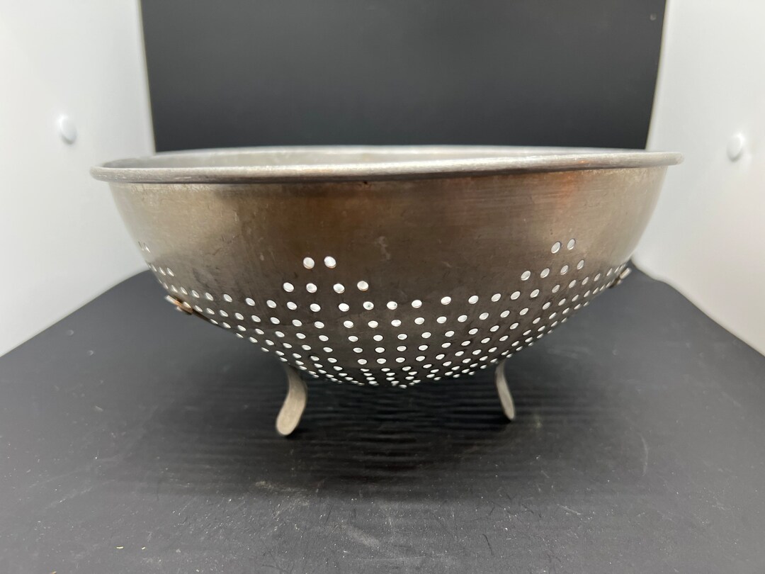Vintage Colander/strainer, Aluminum, 3 Legs, Shabby Chic Decor ...