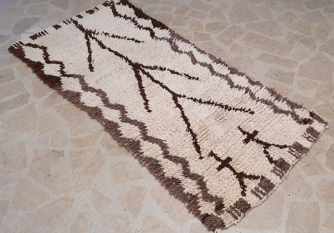 Vintage Berber Runner Rug: 2'7'' X 6'3'' Boho Moroccan Azilal Wool Rug ...