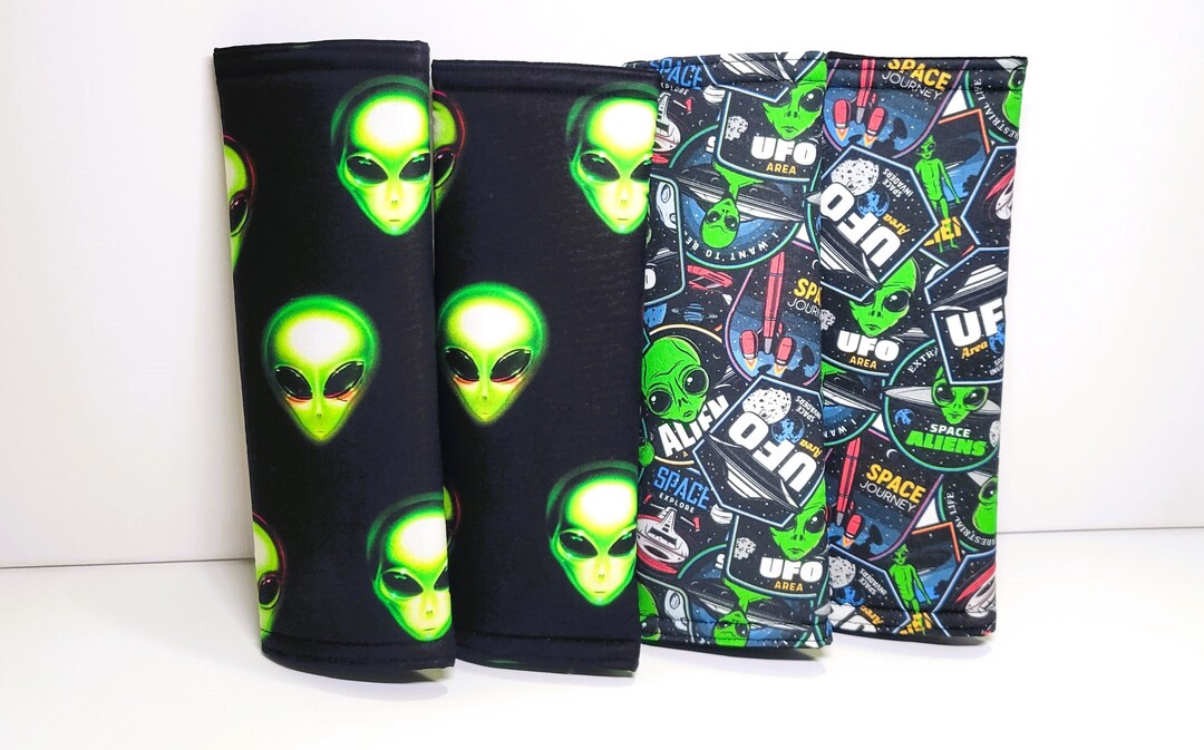 Aliens UFO Spaceship Outer Space Invaders - Padded Car Seat Belt Cozy ...