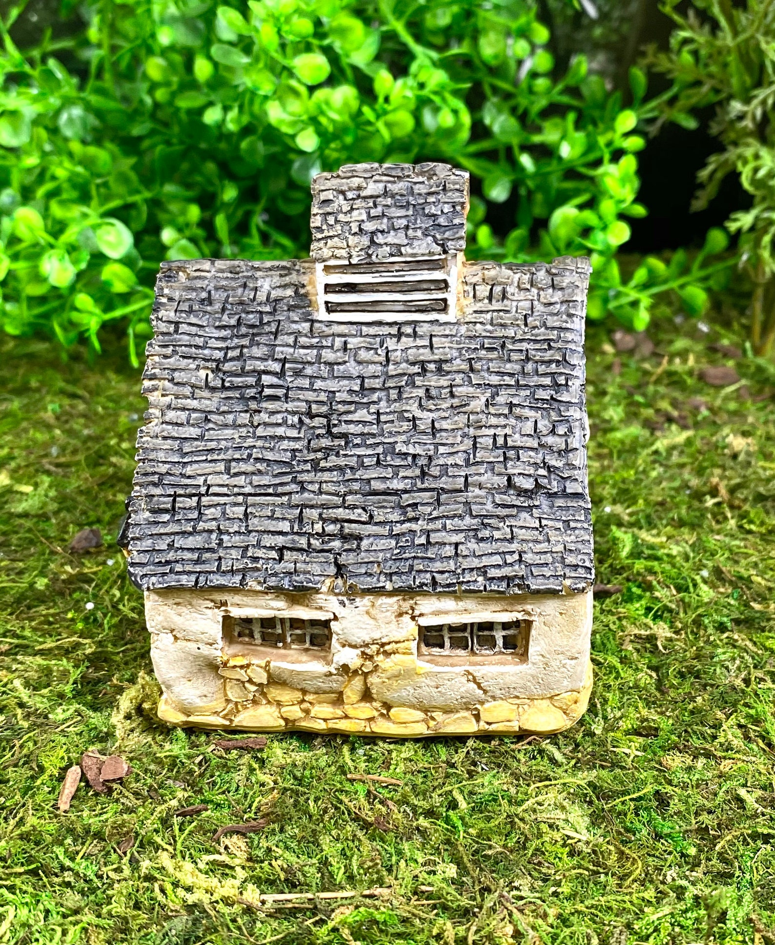 Miniature Barn With Watering Trough, Terrarium Barn for Your Miniature ...