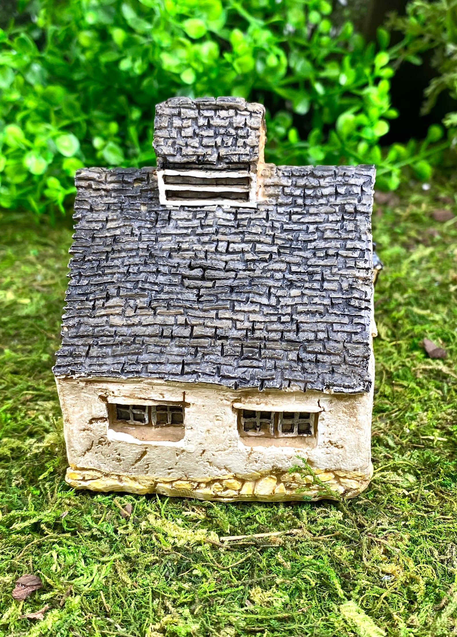 Miniature Barn With Watering Trough, Terrarium Barn for Your Miniature ...