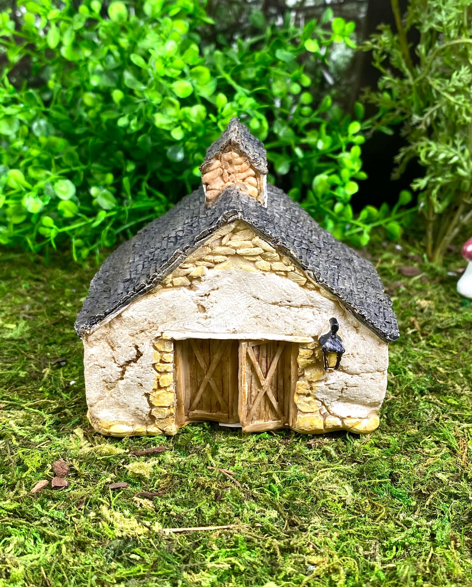 Miniature Barn With Watering Trough, Terrarium Barn for Your Miniature ...