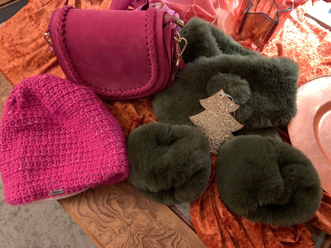 Wrist Cuffs Made of Faux Fur in Different Colors - Etsy