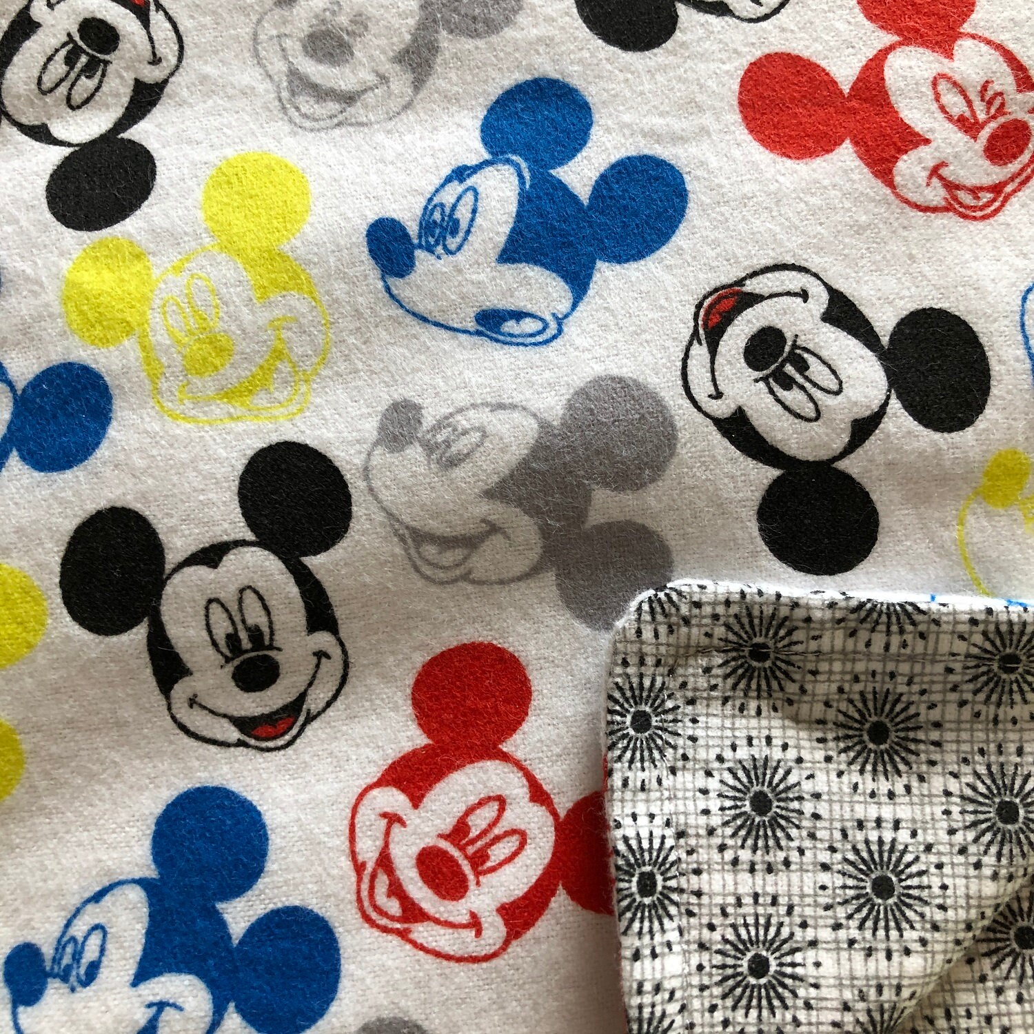 Clásico Mickey Mouse Burp Cloth, Reversible, Set de 2 - Etsy España