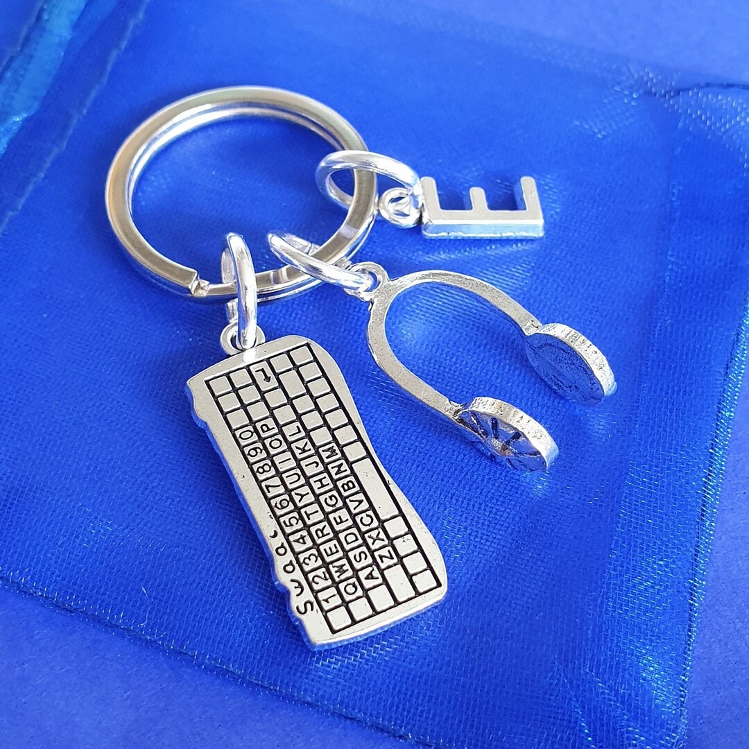 Gamer keyring with initial personalised gifts silver game headset pc ...
