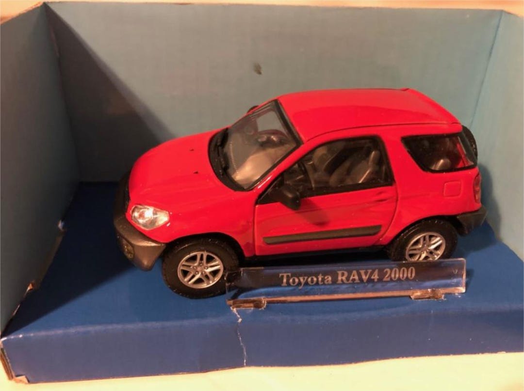 Cararama Toyota RAV4 2000 Diecast Model Car - Scale 1/43 - Red ...