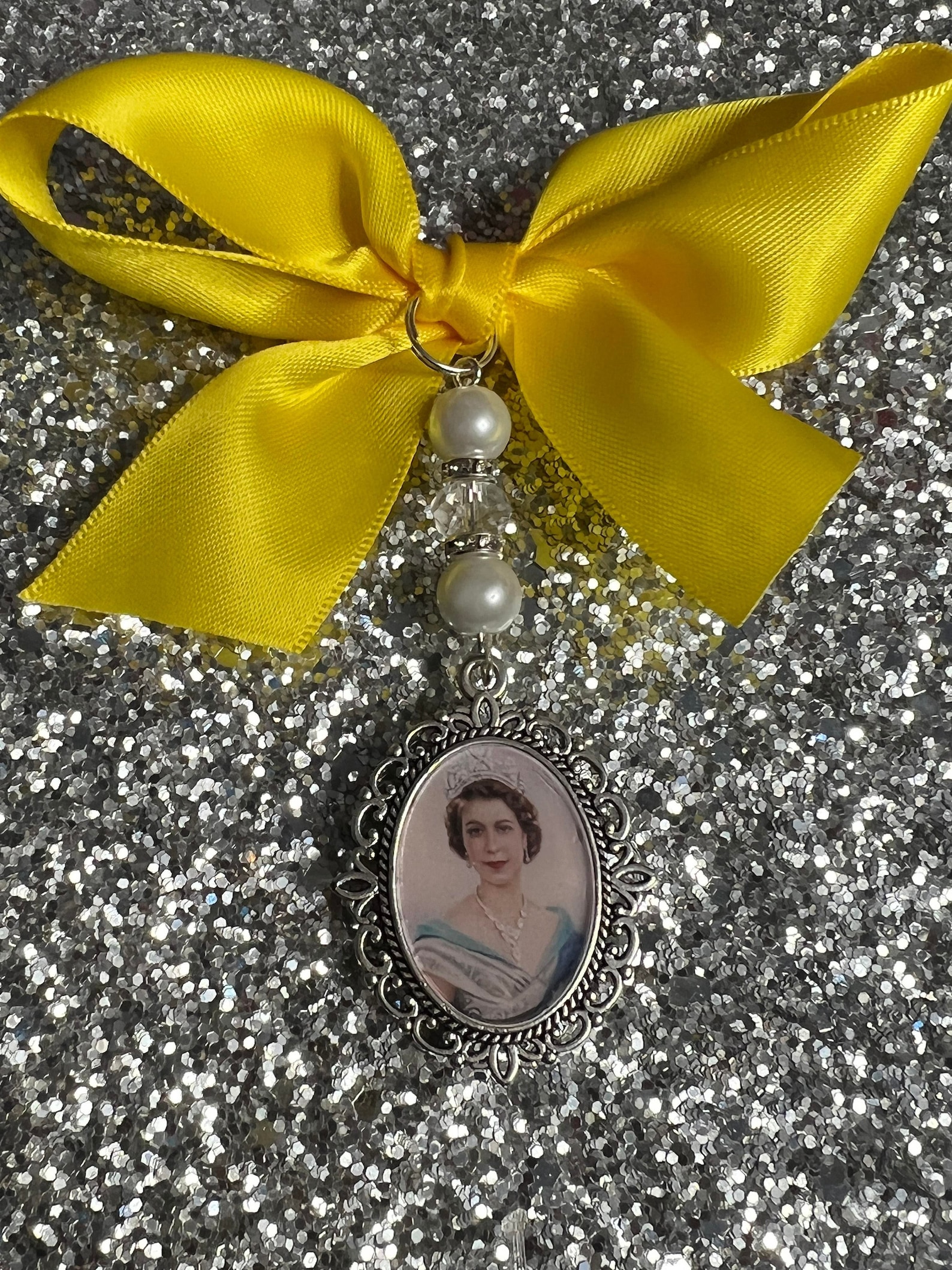 Queen Elizabeth 2 Oval Royal Order Charm/royal Replica - Etsy UK