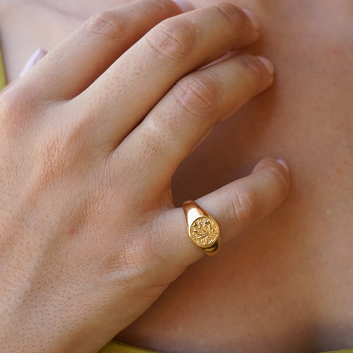 Gold BEE STAMP Signet Ring Boho Simple Chevalier Ring Dainty | Etsy