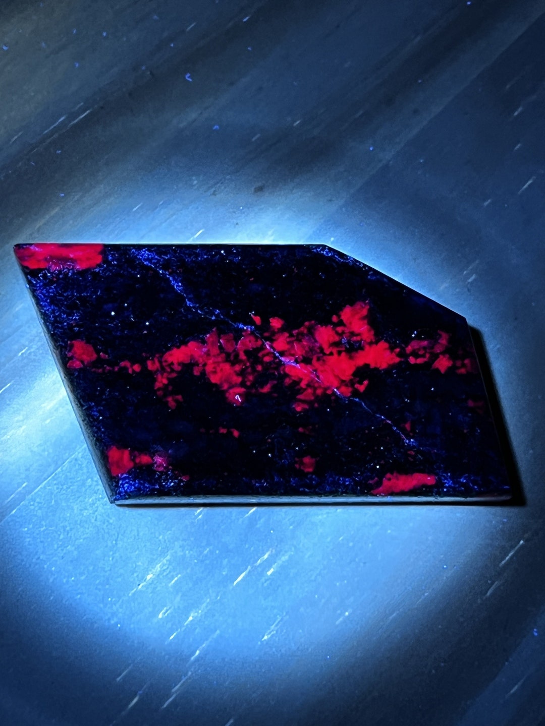 Fluorescent___rare ( 103.5 Ct. ) Polished Ruby in Smaragdite Designer ...