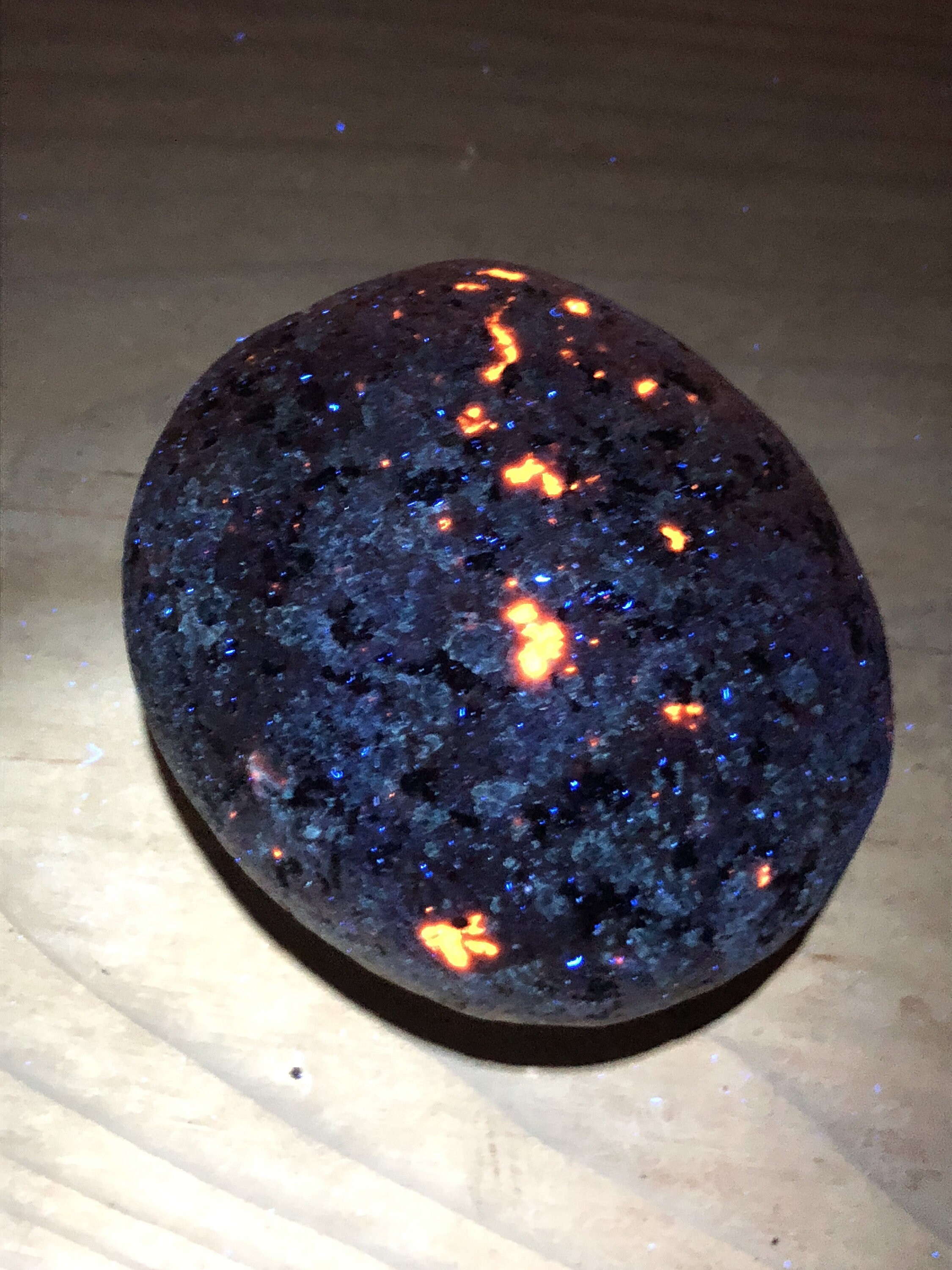 Medium 4.34 OZ./ 123 Gram YOOPERLITE, Fluorescent Sodalite, Syenite ...
