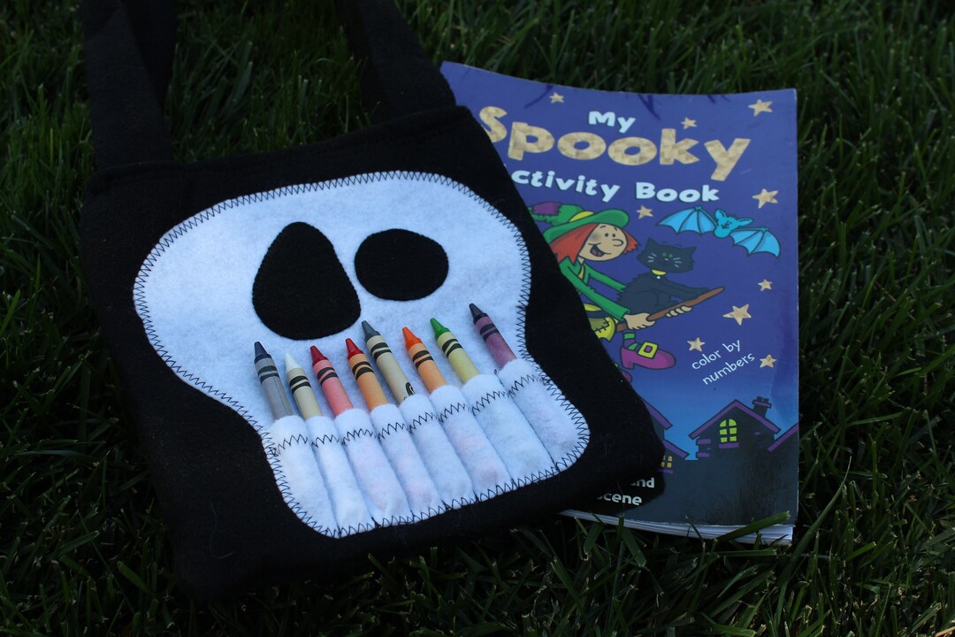 Felt Skull Trick or Treat Bag: Halloween Coloring Bag With Crayons - Etsy