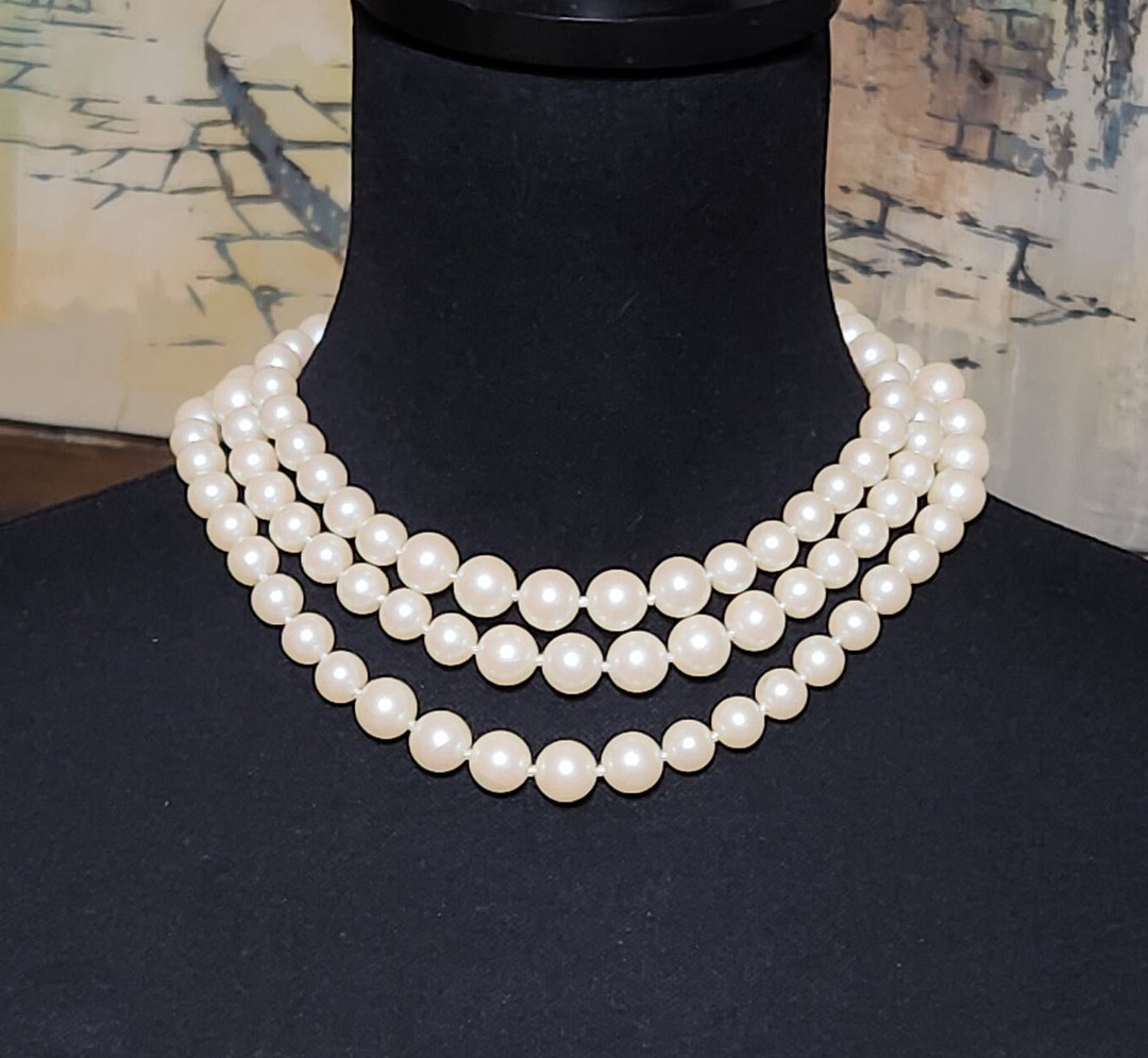 Pearls Long Strand 2 Sizes 5 Large 8 Smaller Pearl Clasp Tied at Each ...