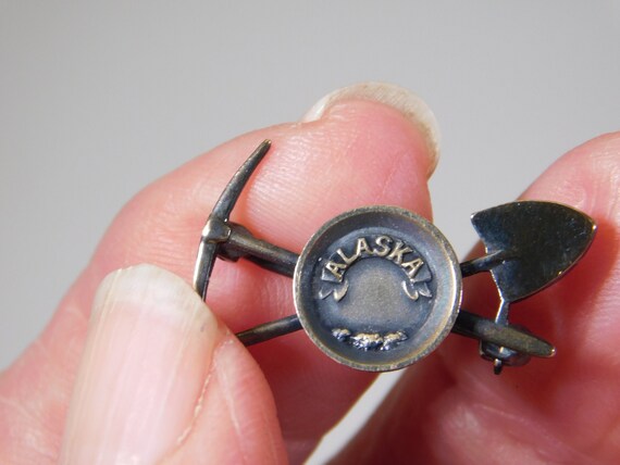Pin brooch Alaska mining pan pick an shovel 10 K gold… - Gem