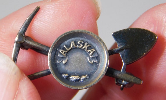 Pin brooch Alaska mining pan pick an shovel 10 K gold… - Gem