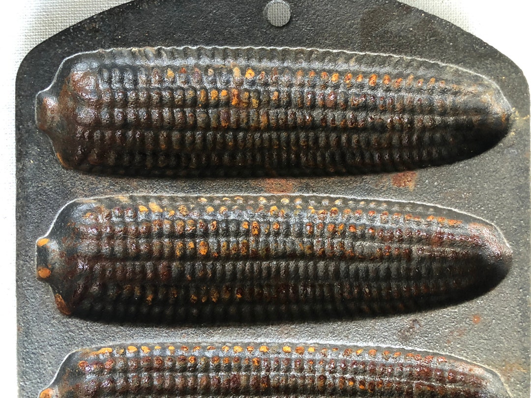 LODGE 2702 7 Corn Stick Pan Cast Iron Corn Cob Baking Mold | 1940s ...