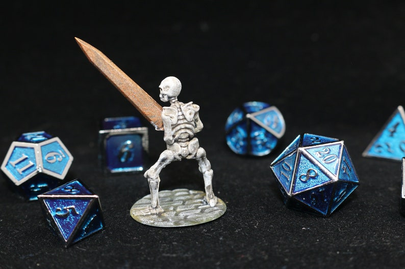 SKELETON WARRIOR With Two-handed Sword Dungeons and Dragons - Etsy