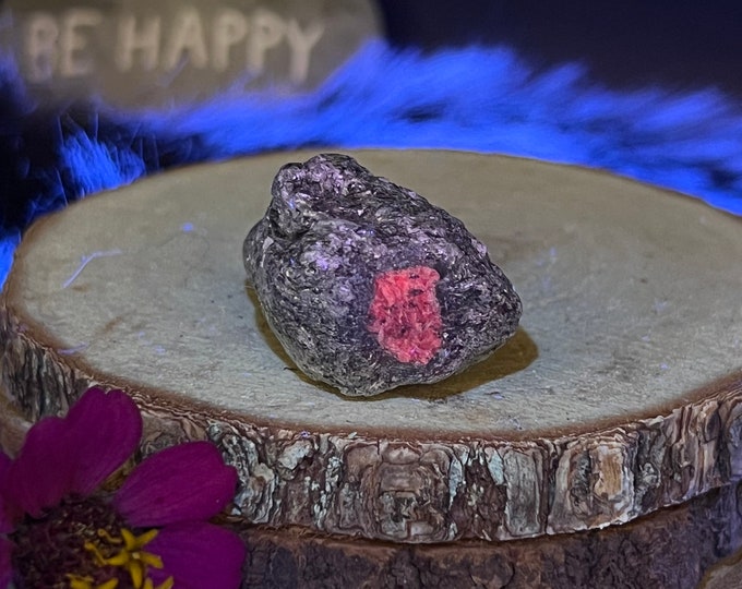 Brilliant Ruby in Biotite Raw Stone Minerals - Ruby in Biotite Raw ...