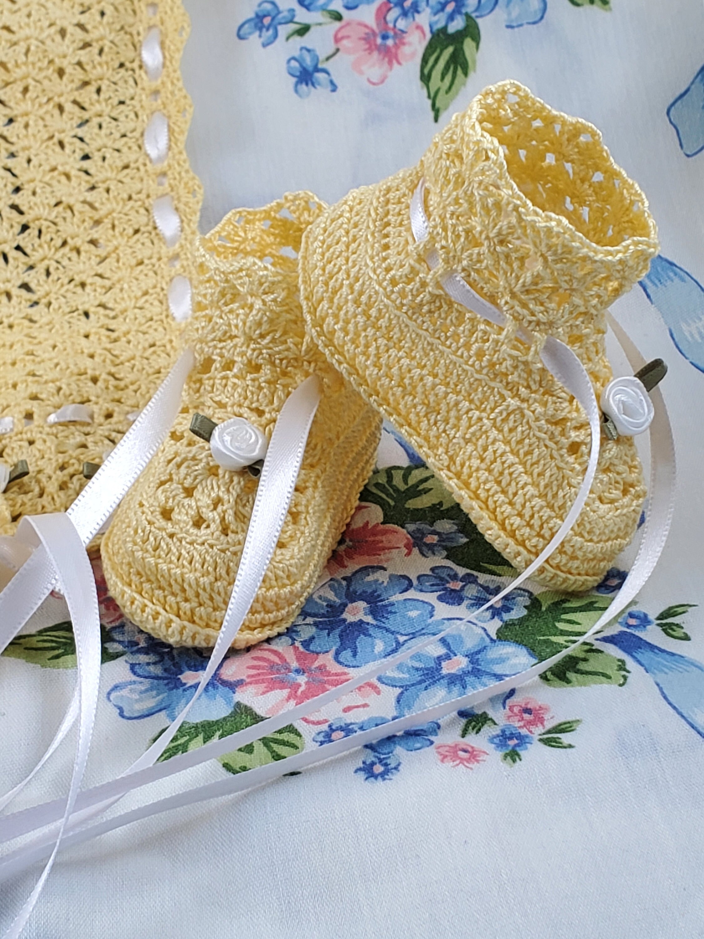 Classic Bonnet Booties & Bib Set Baby Girl 0-3 Months Yellow Cotton ...