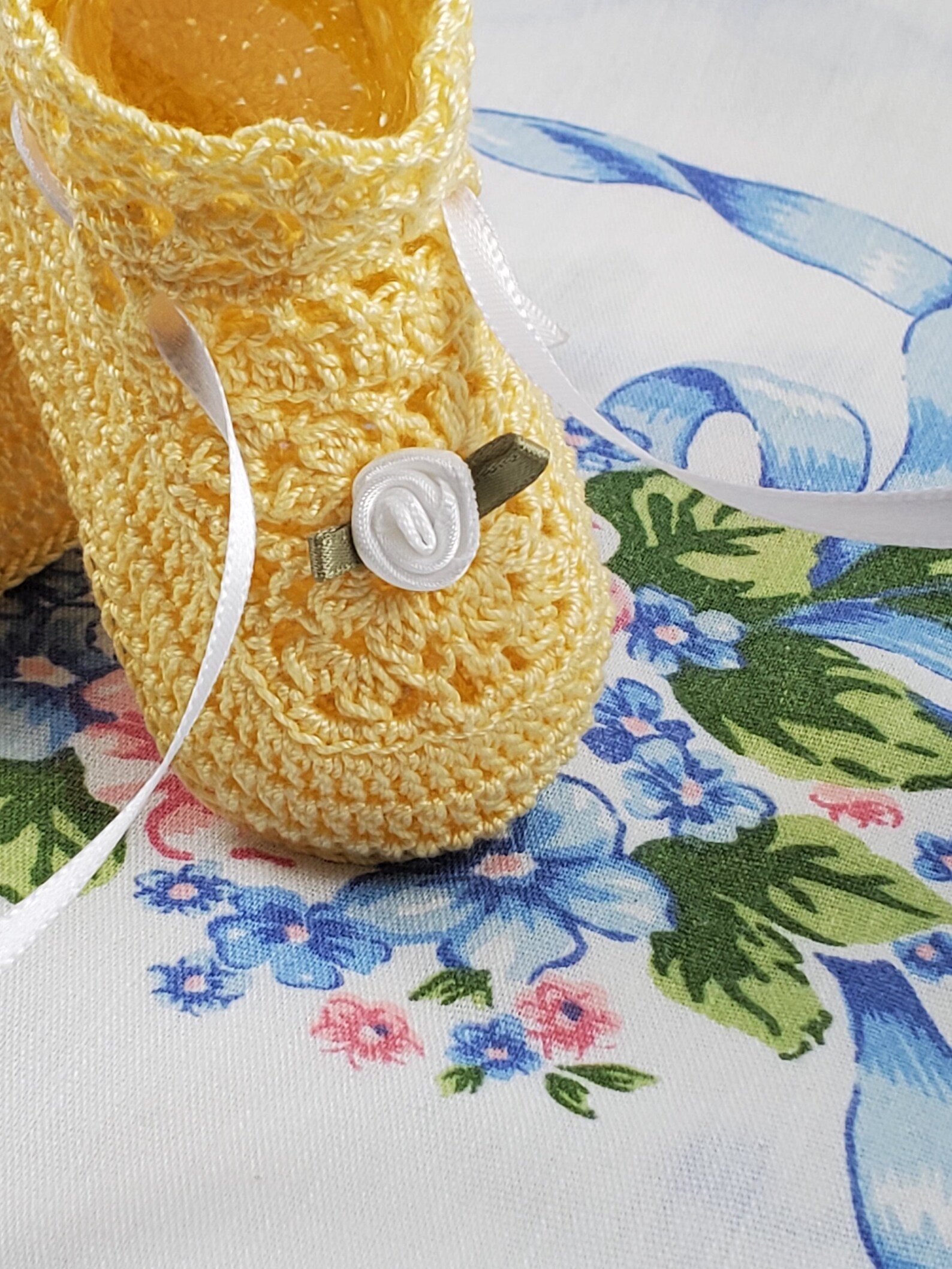 Classic Bonnet Booties & Bib Set Baby Girl 0-3 Months Yellow Cotton ...