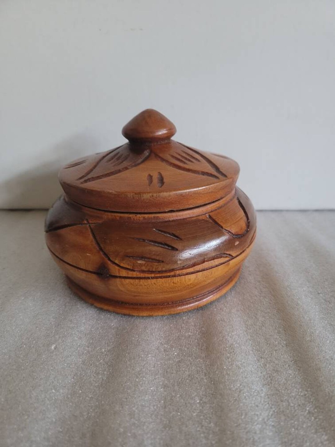 Vintage Carved Wood Round Container With Lid. - Etsy