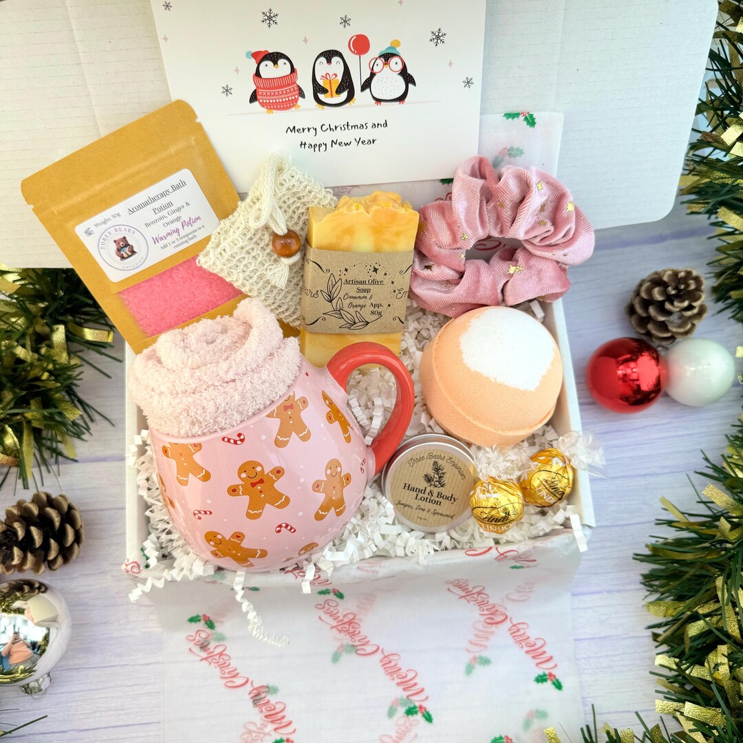 CHRISTMAS GIFT Box for Her | Christmas Basket | Christmas Pamper Box ...