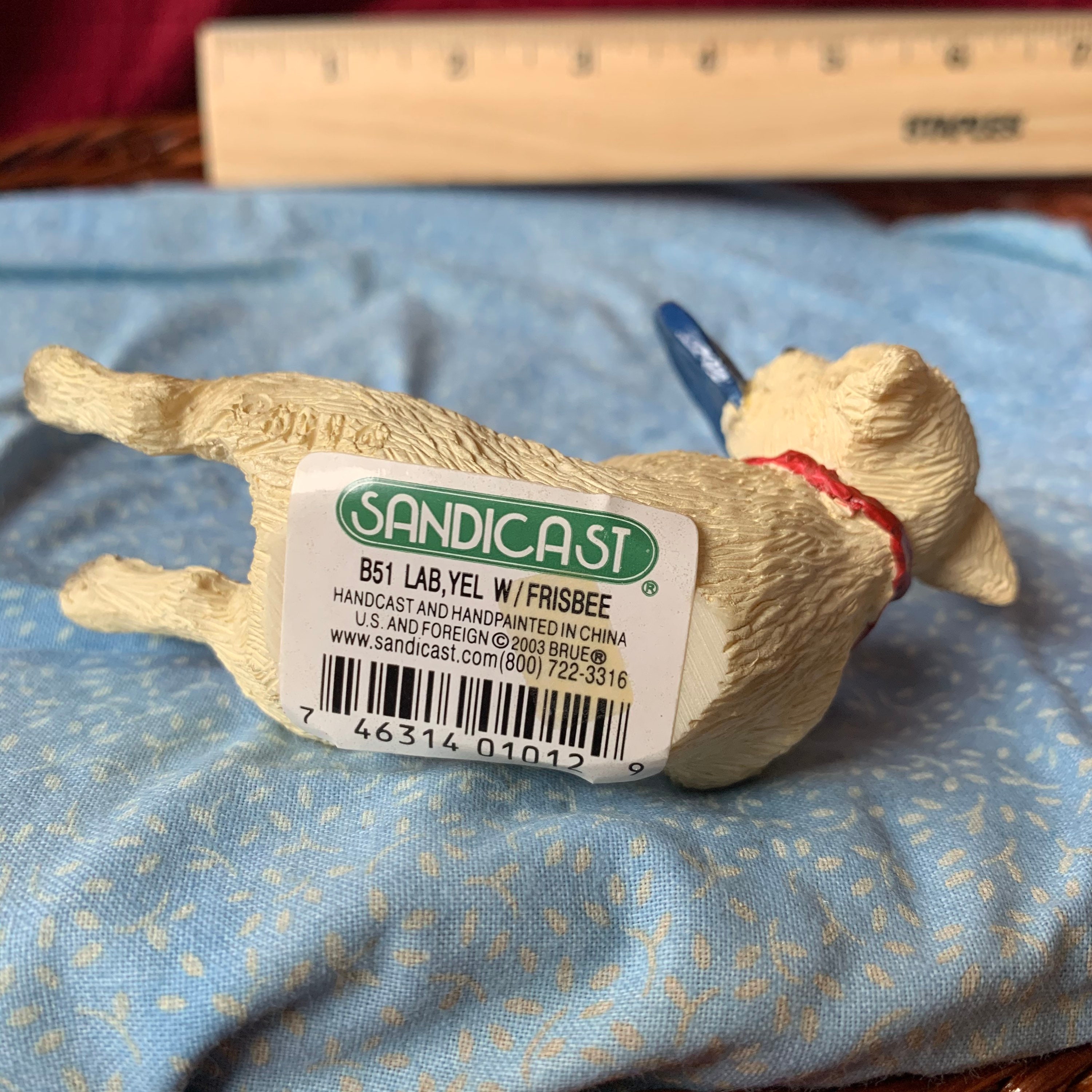 Sandicast Yellow Lab with Frisbee | Etsy