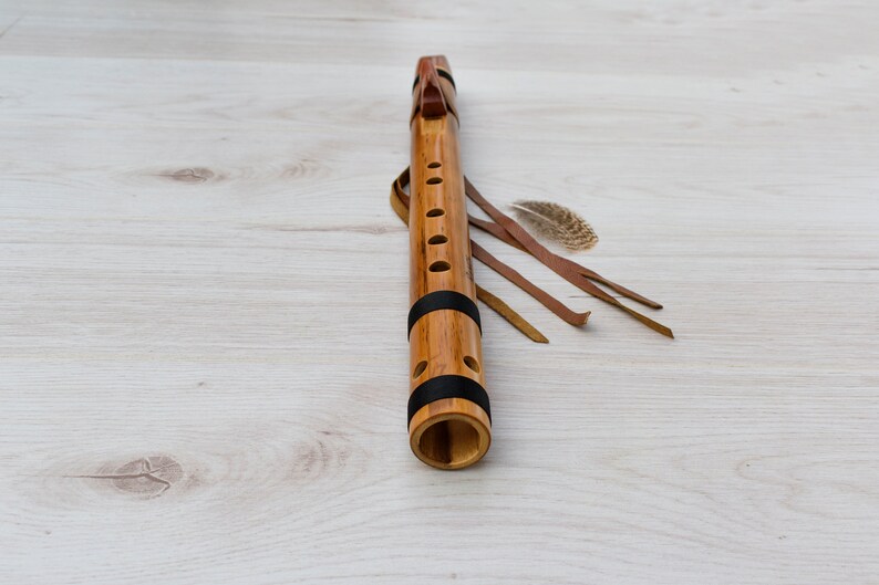 Native American Style Flute of Bamboo Key in C do Dove - Etsy