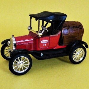 ERTL TRUE VALUE Hardware Stores Replica 1918 Ford Model T Runabout 8 ...
