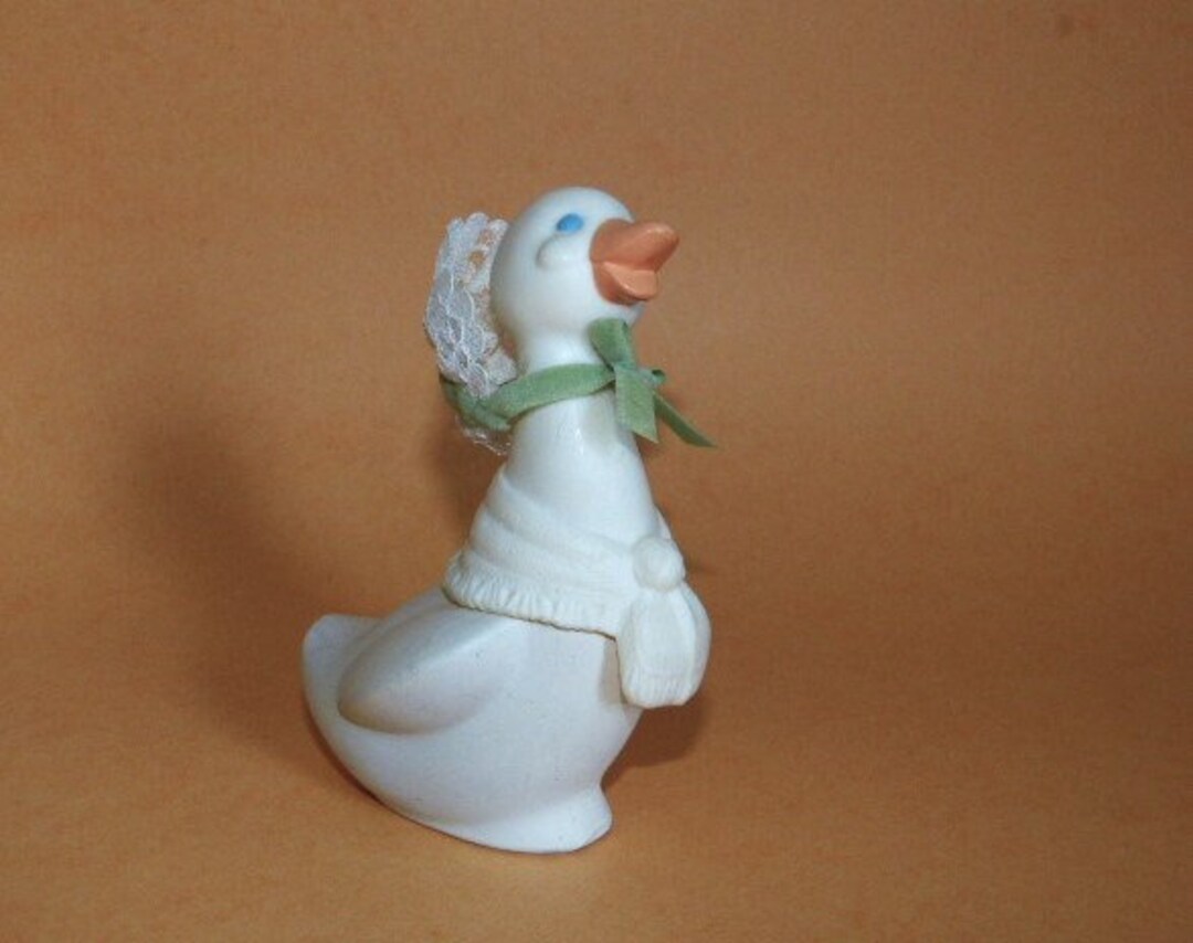 AVON Mrs. Quackles Decanter Delicate Daisies Cologne Goose White Lace ...