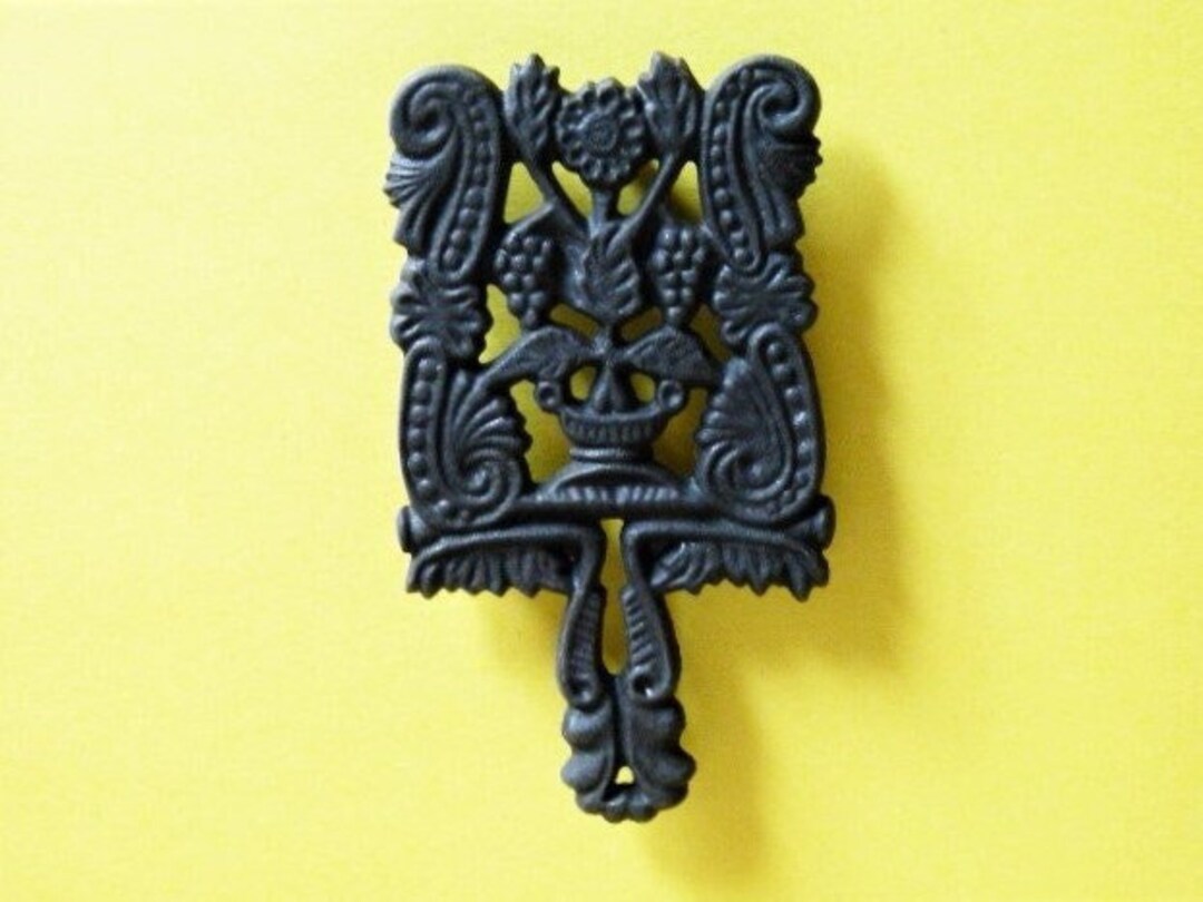 Trivet Hot Plate Cast Iron Grapes 3 Feet Country Decor # MT-4 - Etsy