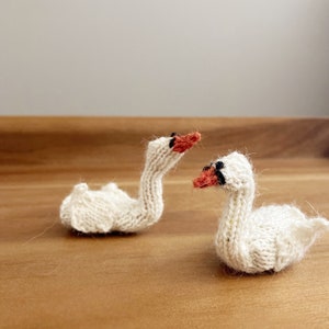 Swan Finger Puppet - Etsy