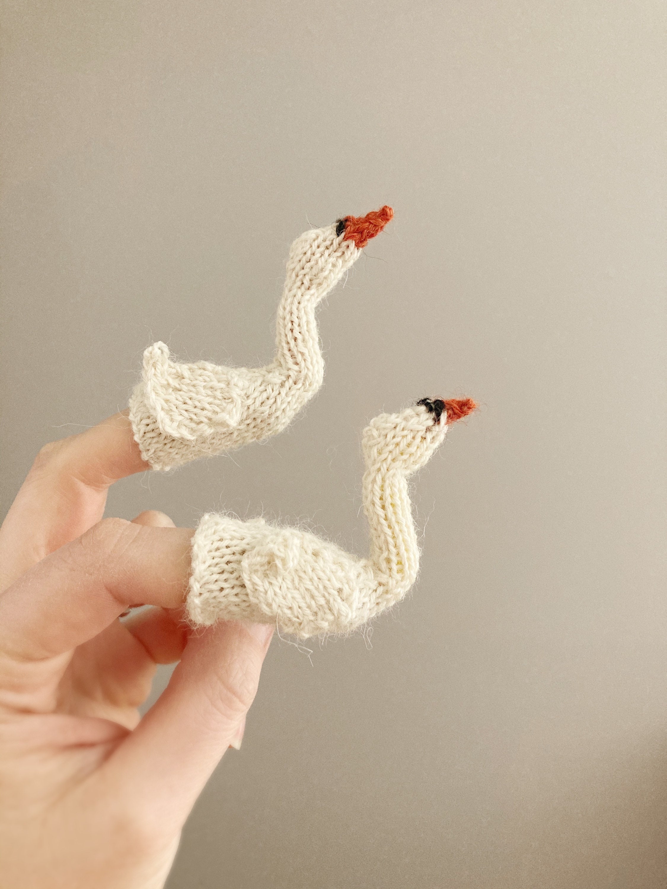 Swan Finger Puppet - Etsy