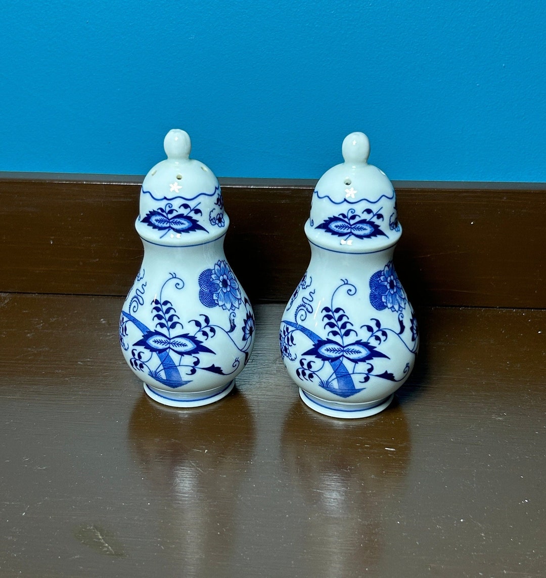 Blue Onion, Salt & Pepper, Blue Danube, Japan - Etsy