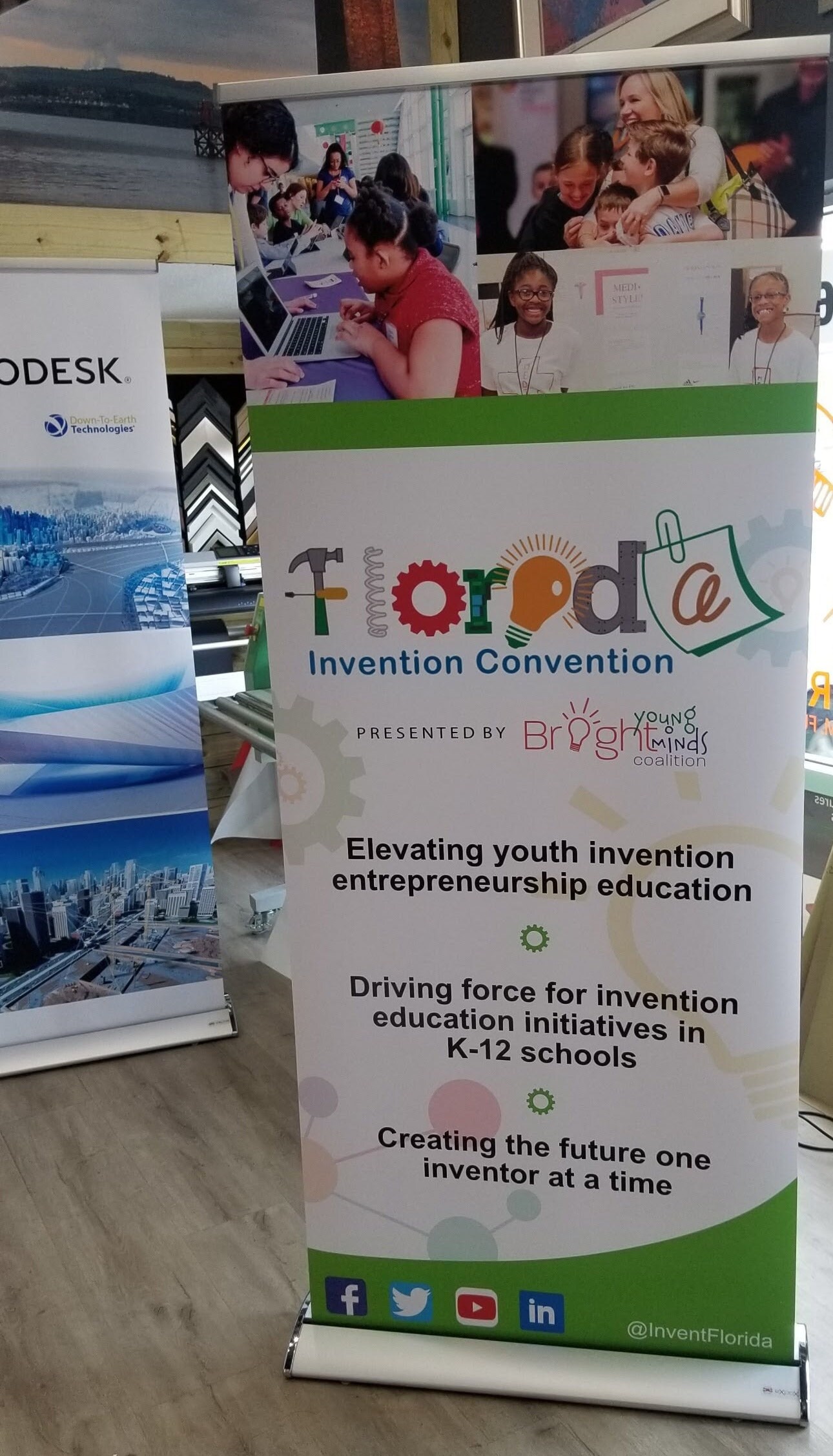 Retractable Banner Stand, Deluxe Roll up Stand, Print Banner Stand ...