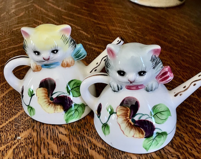 Cats in Teapot Salt and Pepper / Vintage ESD Japan Kittens / 1950s Made ...