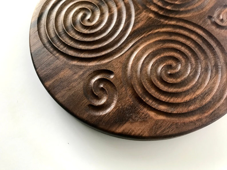 Celtic Spiral Finger Labyrinth - Triskele Continuous Prayer Hand ...