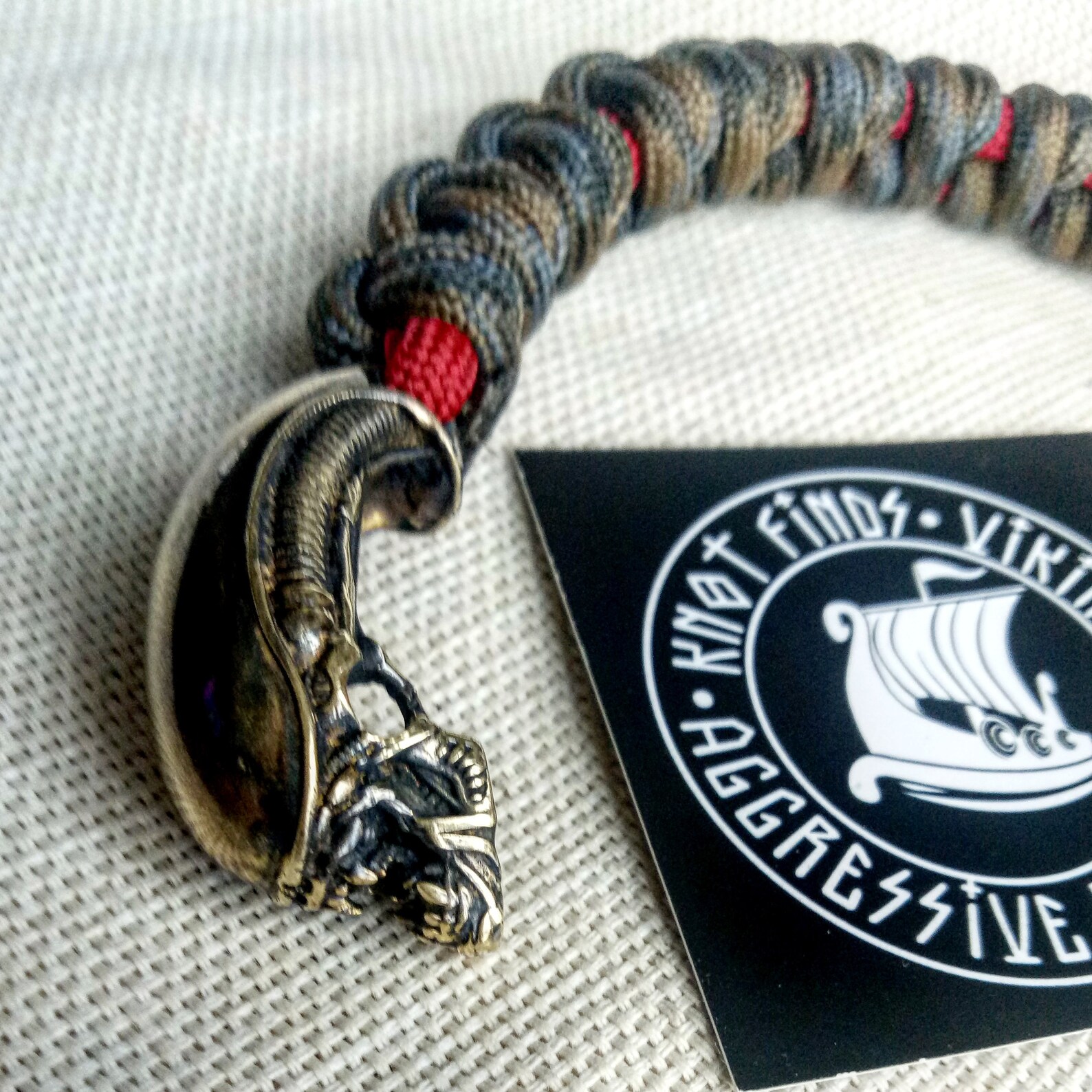 Paracord Bracelet "alien". Celtic Knot and Parachute Cord. - Etsy