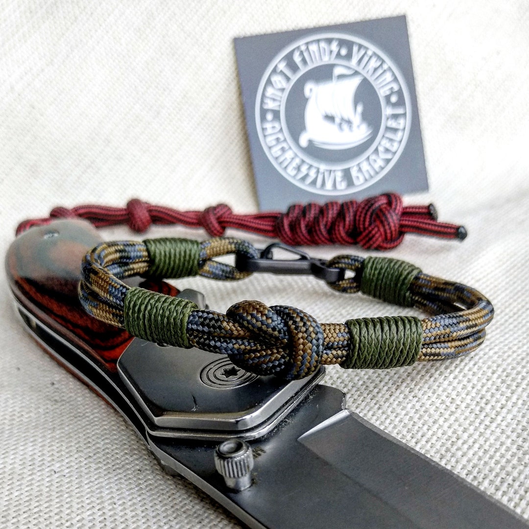 Thin Military Bracelet. Unloading Camp Bracelet. Paracord and Carabiner ...