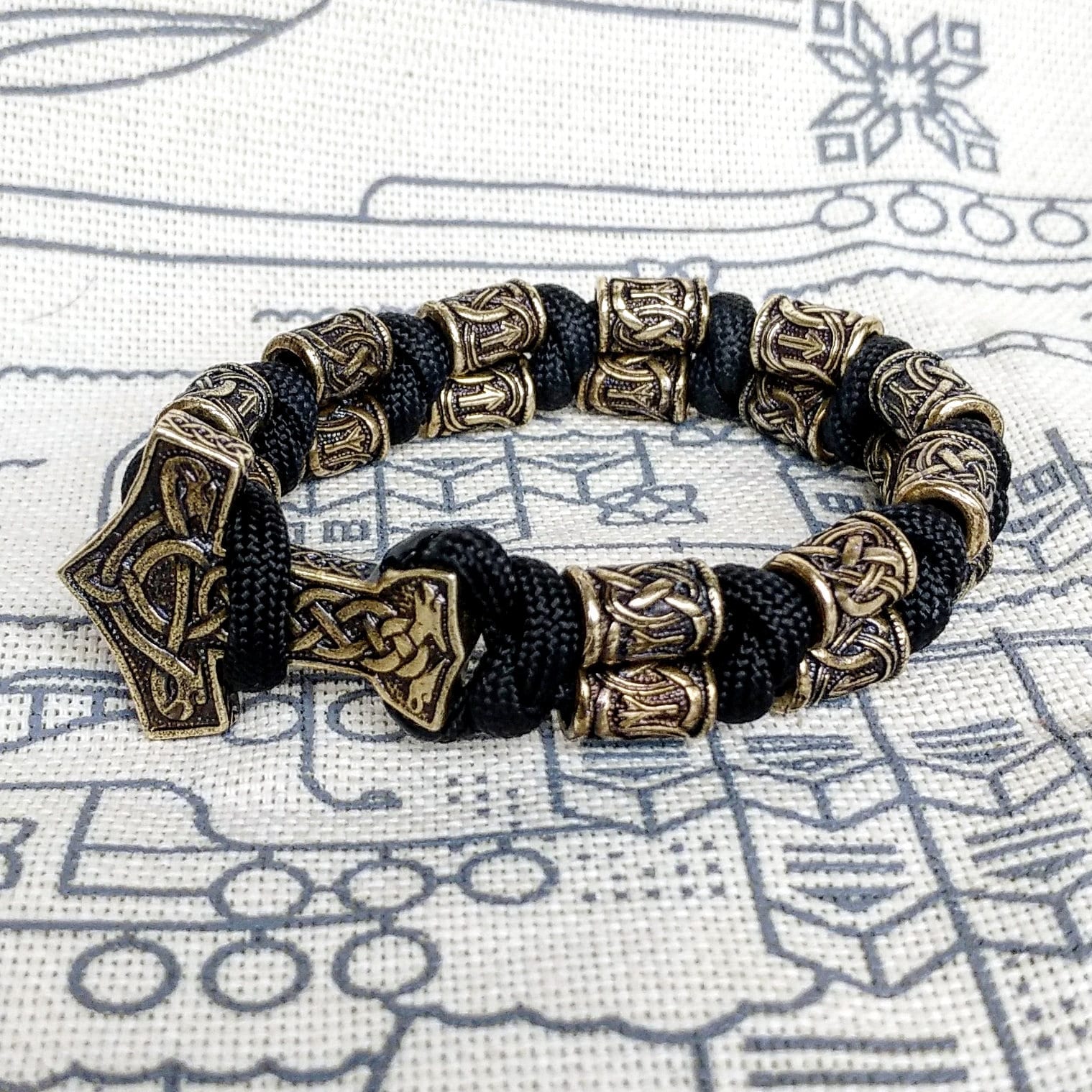 Runic bracelet VIKING from a paracord with a clasp | Etsy