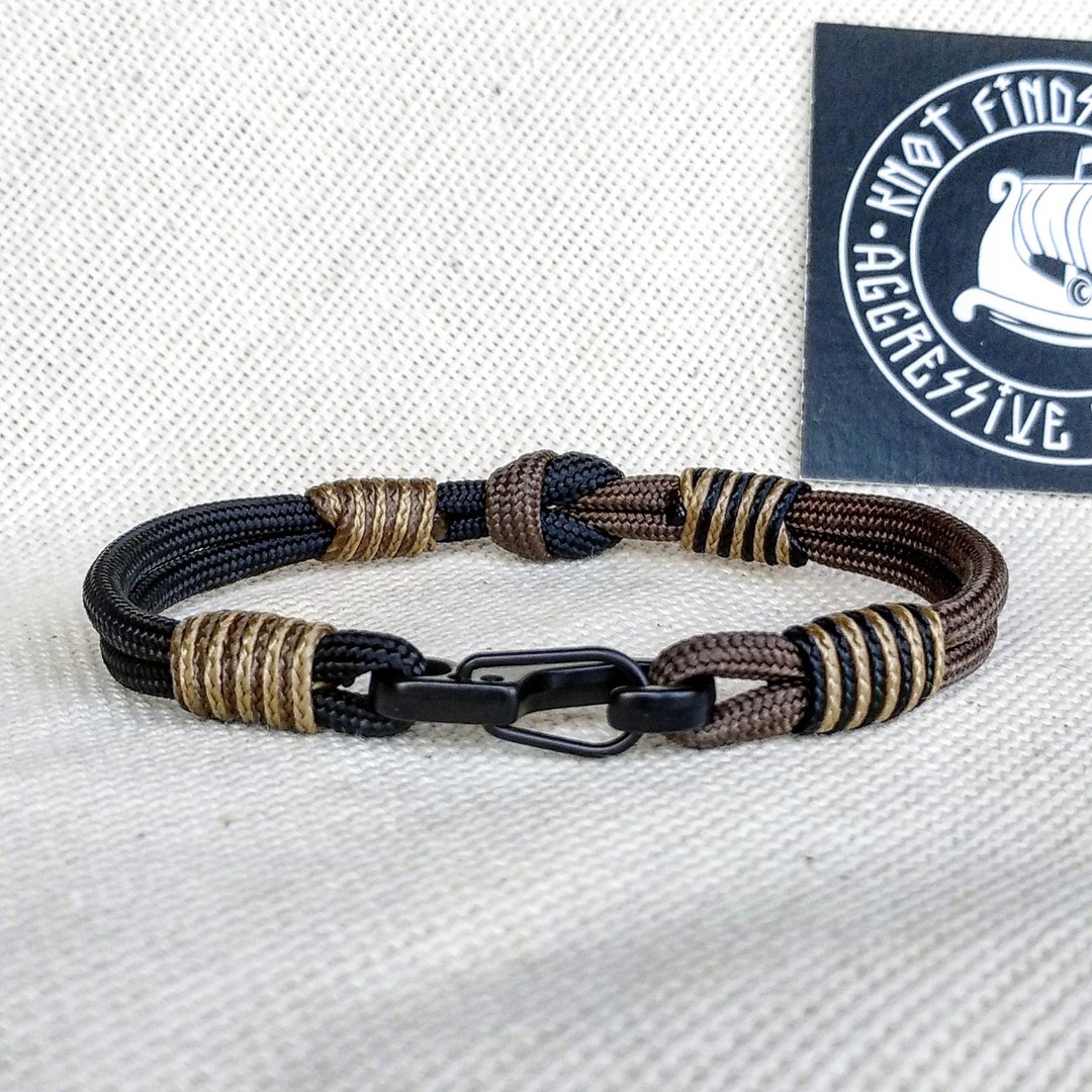 Viking Paracord Bracelet: Celtic Knot Carabiner, Scratch Resistant Rope ...