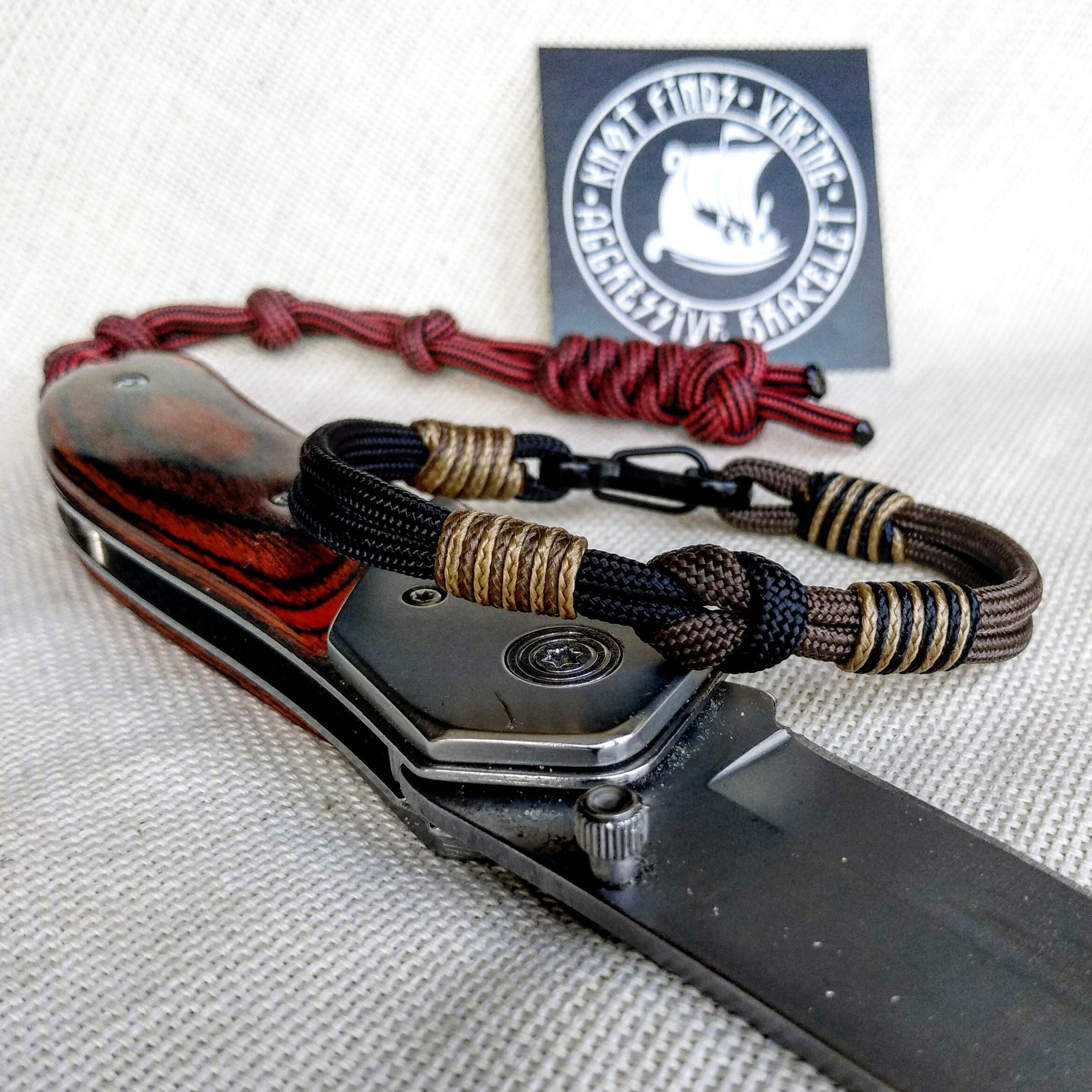 Viking Paracord Bracelet: Celtic Knot Carabiner, Scratch Resistant Rope ...