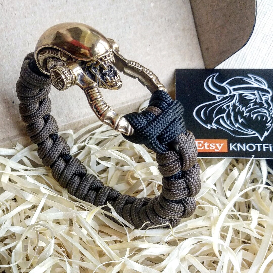 Paracord Bracelet "alien". Celtic Knot and Parachute Cord. - Etsy