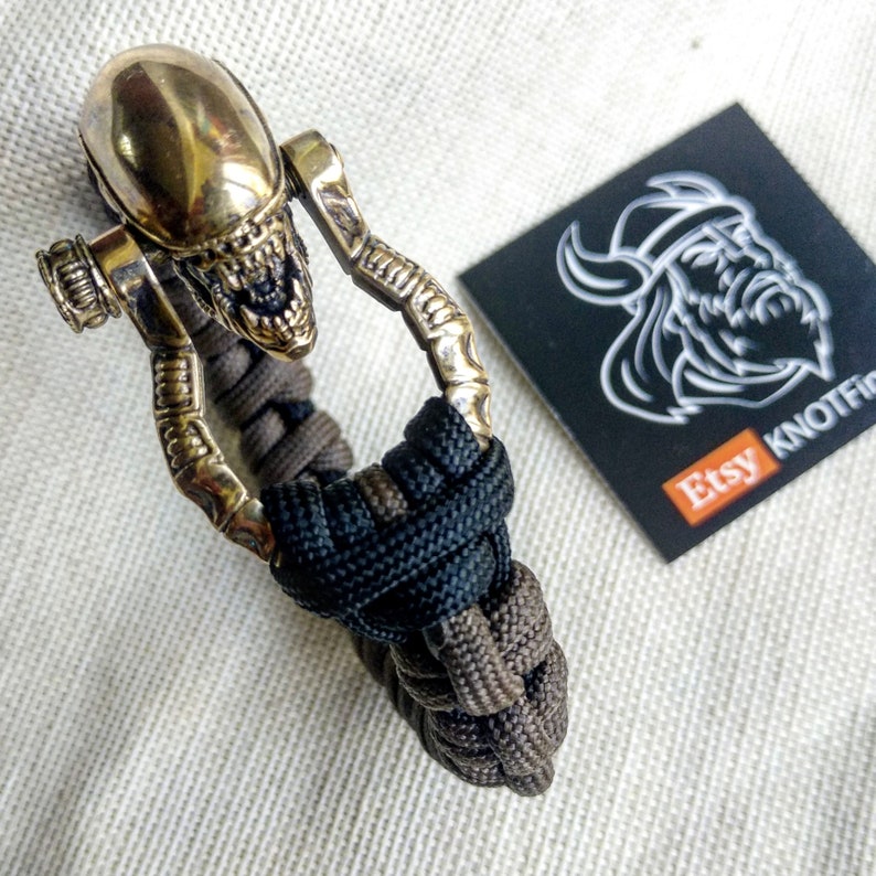 Paracord Bracelet "alien". Celtic Knot and Parachute Cord. - Etsy