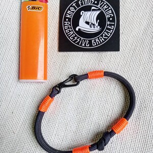 Thin Paracord Bracelet. Bangle Rope Made of Paracord and Carabine for ...