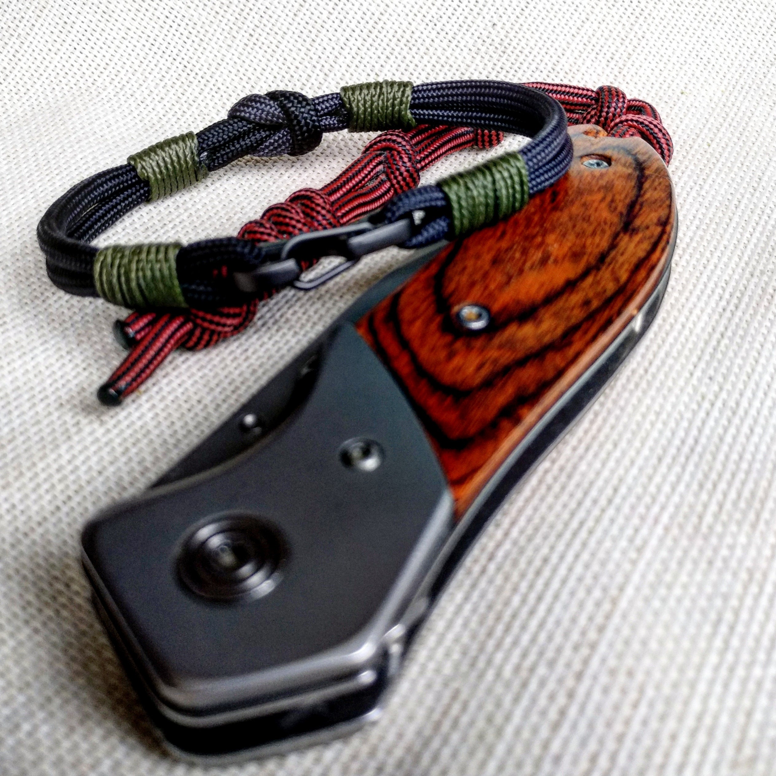 Custom Paracord Bracelet With Carabiner. A Great Gift for a | Etsy